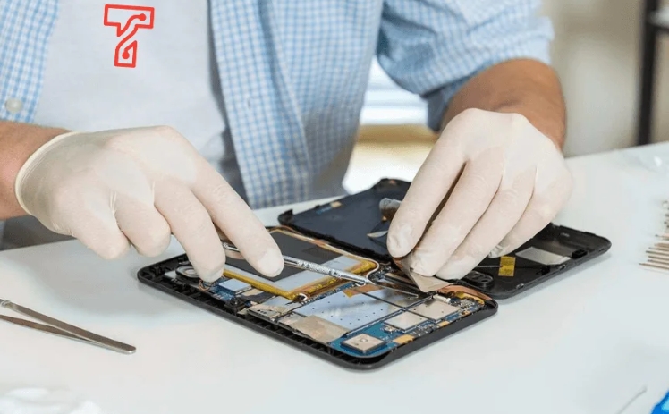 Behind the Bench: atReBoot.com Repair Lab Tour