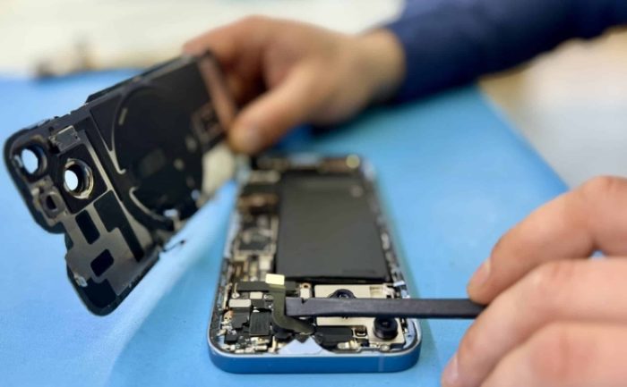 DIY iPhone Repair vs Professional Repair Pro Cons Costs & Risks